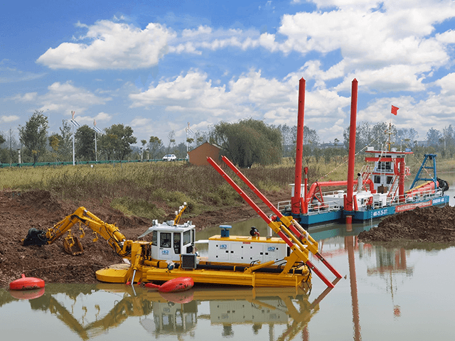 Amphibious Dredger with Multi-Purpose Capabilities Suction Dredging ...